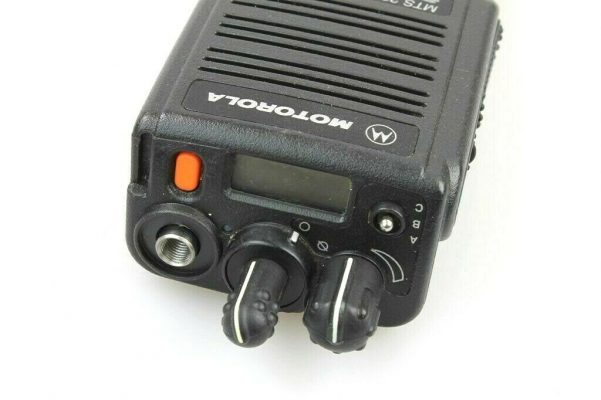 Motorola MTS2000 FHandfunkgerät VHF = 136 - 174 MHz inkl. Neuakku ...
